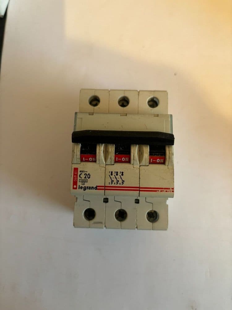 LEGRAND C20 20 AMP 10KA PART NUMBER 069 41 TRIPLE POLE MCB CIRCUIT BREAKER