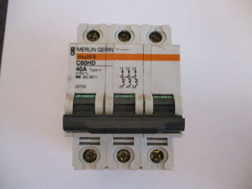 MERLIN GERIN C60HD 40A 40 AMP TYPE 4 25733 TRIPLE POLE MCB CIRCUIT BREAKER