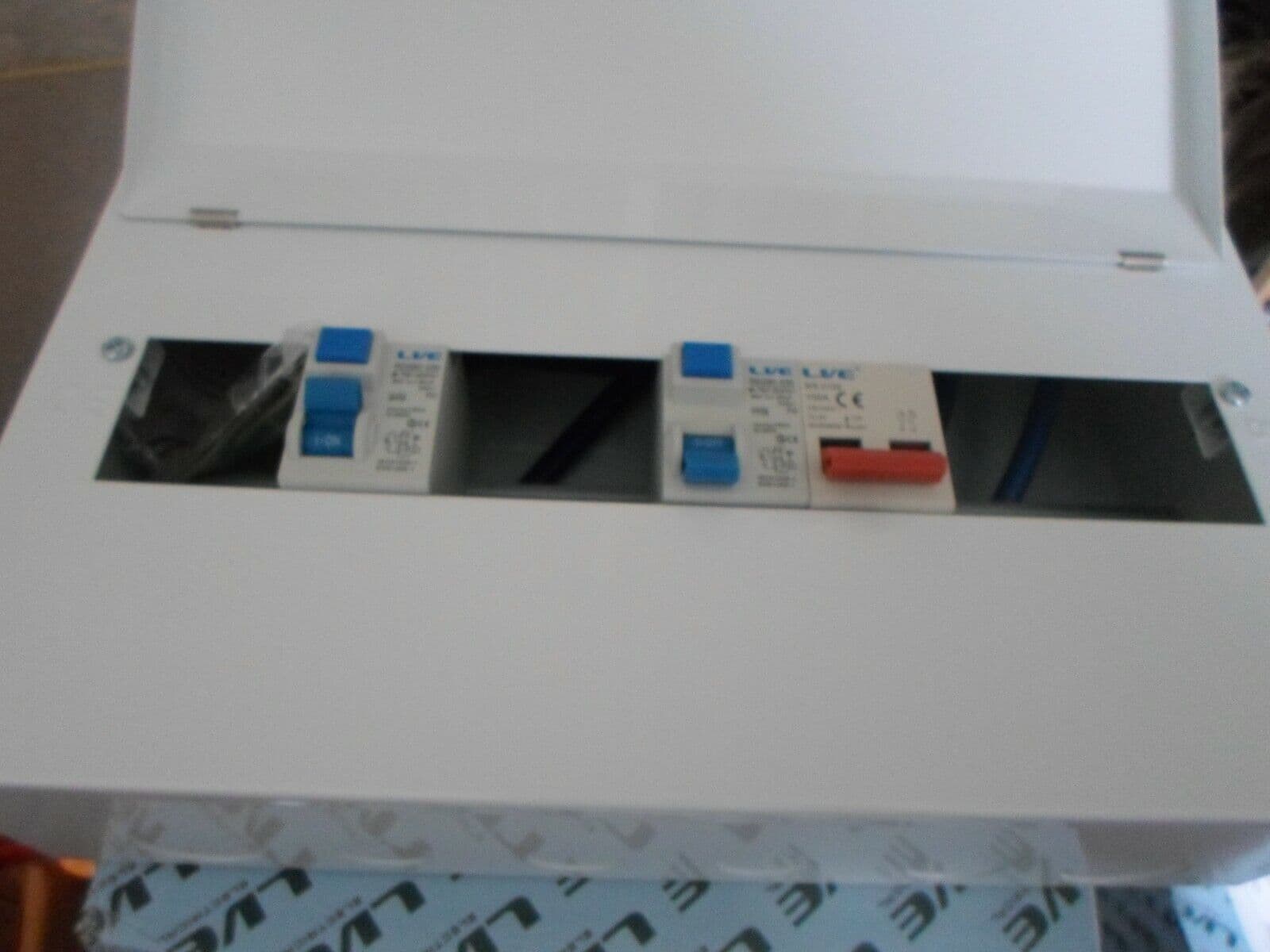 NEW LVE 16 WAY METALCLAD SPLIT LOAD BOARD WITH 2 RCDS & MAIN SWITCH ...