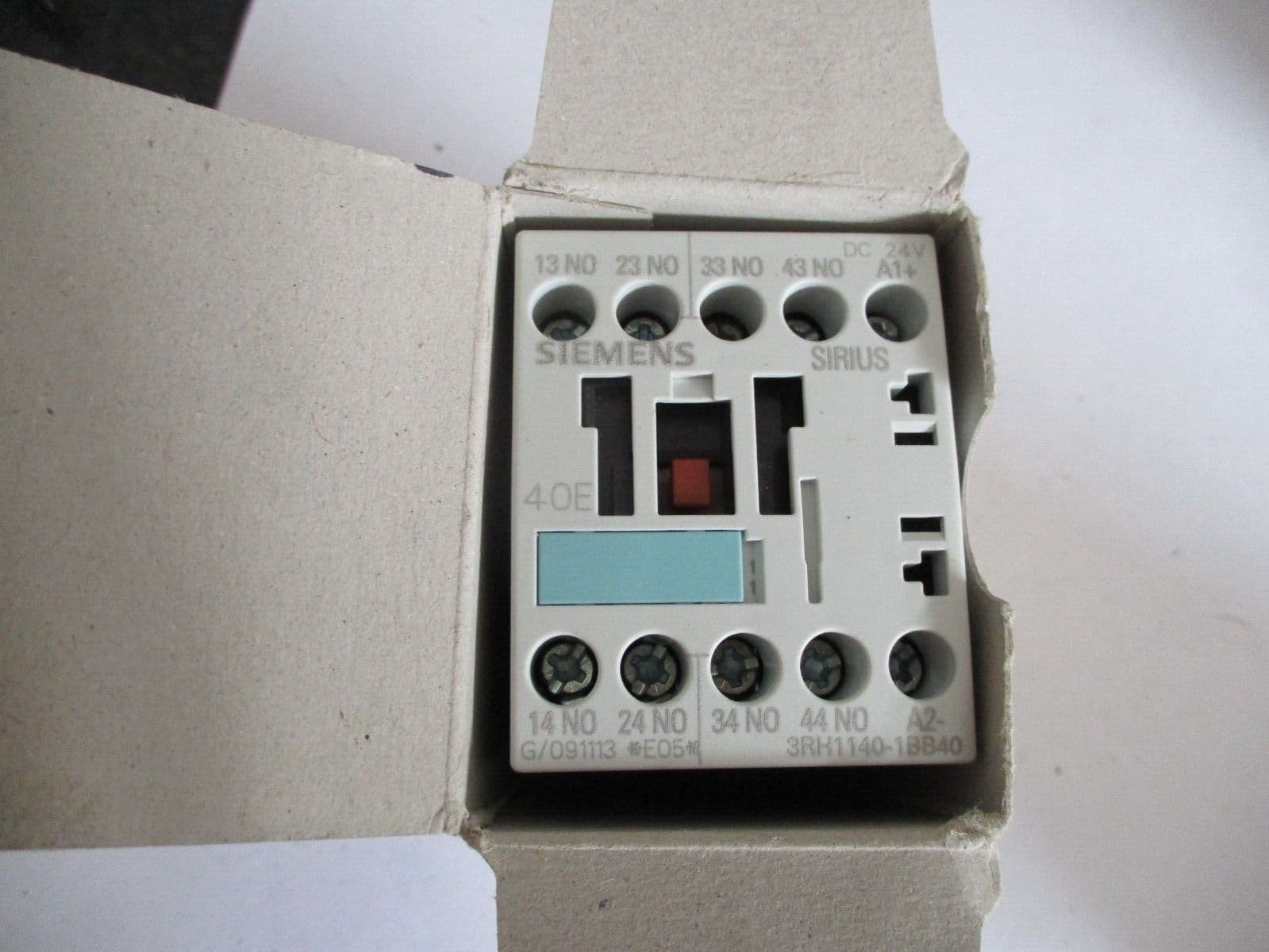 NEW SIEMENS 3RH1140-1BB40 CONTACTOR RELAY AC-15 6A 230V 40E 4NO