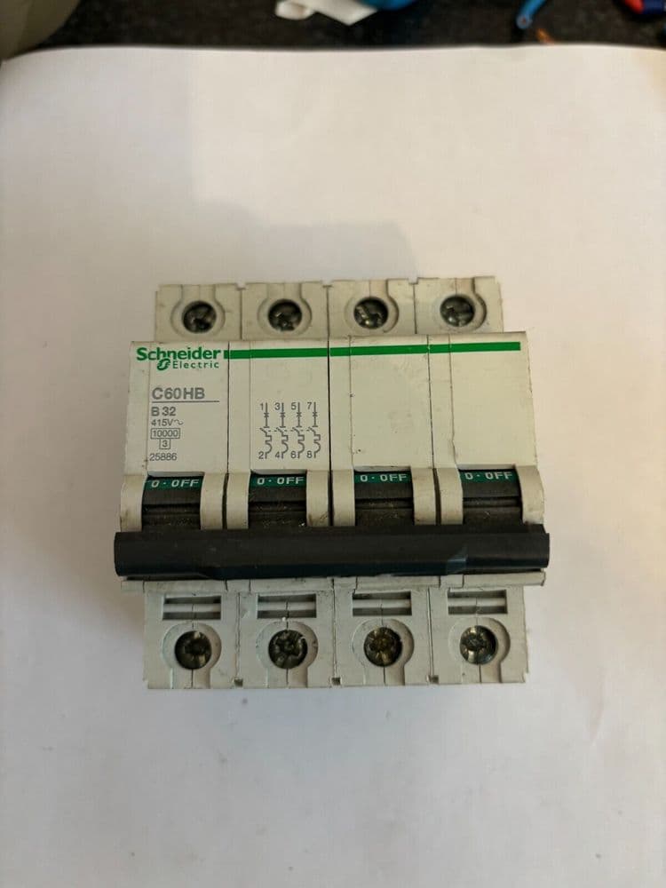 SCHNEIDER C60HB B32 32 AMP 10KA 25886 FOUR POLE MCB CIRCUIT BREAKER