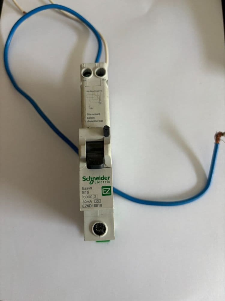 SCHNEIDER EASY9 B16 16 AMP 6KA EZ9D16816 SINGLE POLE RCBO CIRCUIT BREAKER