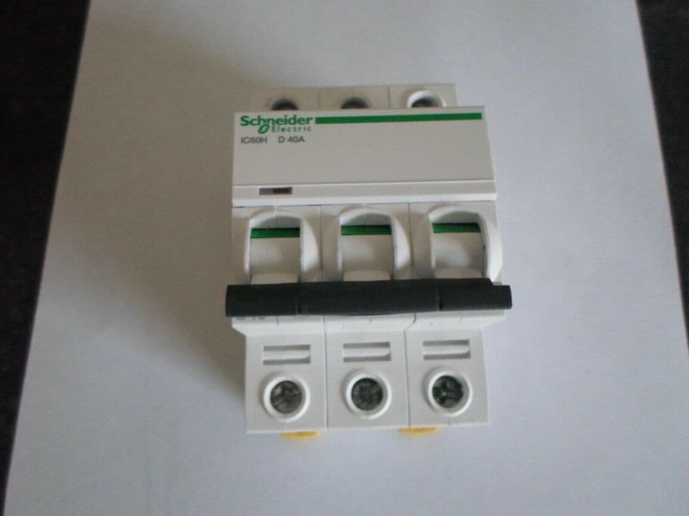 SCHNEIDER ELECTRIC ACTI 9 IC60H D40A 40 AMP A9F55340 10KA TRIPLE POLE MCB