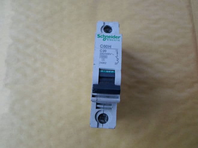 SCHNEIDER ELECTRIC C60H C20 20 AMP 10KA 24902 SINGLE POLE MCB CIRCUIT BREAKER