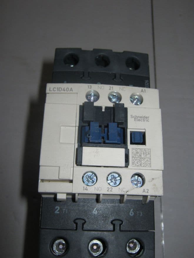 SCHNEIDER ELECTRIC/ TELEMECANIQUE LC1D40A 40 AMP AC3 CONTACTOR
