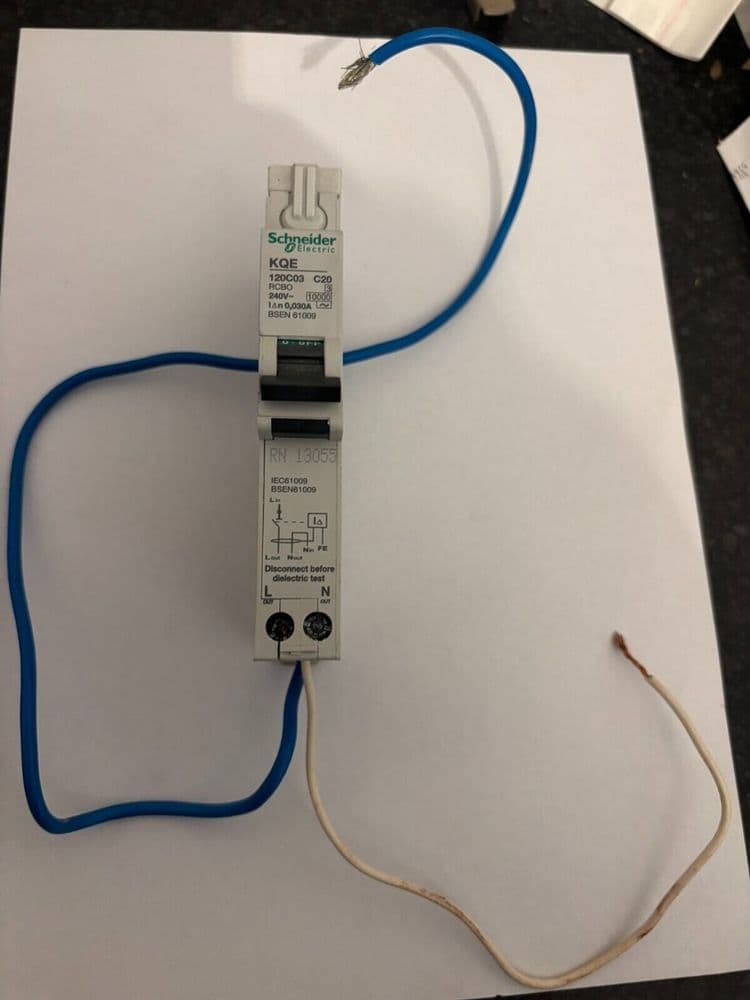 SCHNEIDER KQE 120C03 C20 20 AMP 30mA 10KA SINGLE POLE RCBO CIRCUIT BREAKER