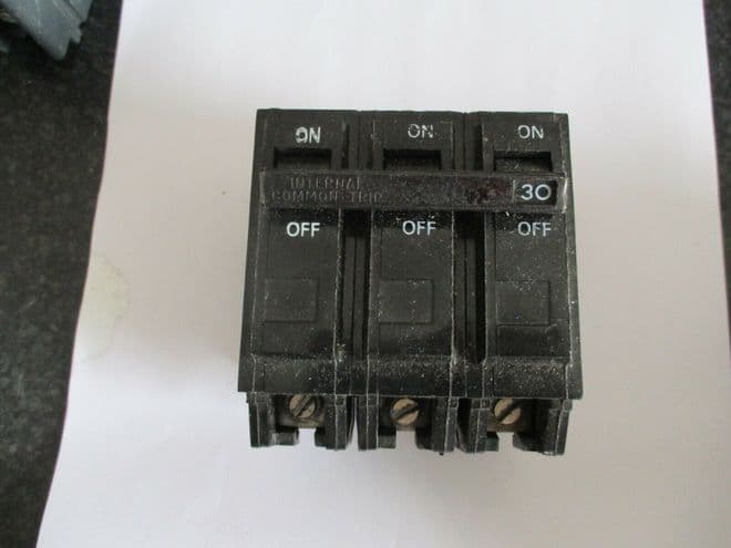 SIMPLEX / GE 30 AMP BTQL3230 TRIPLE POLE MCB CIRCUIT BREAKER BS 3871 M3