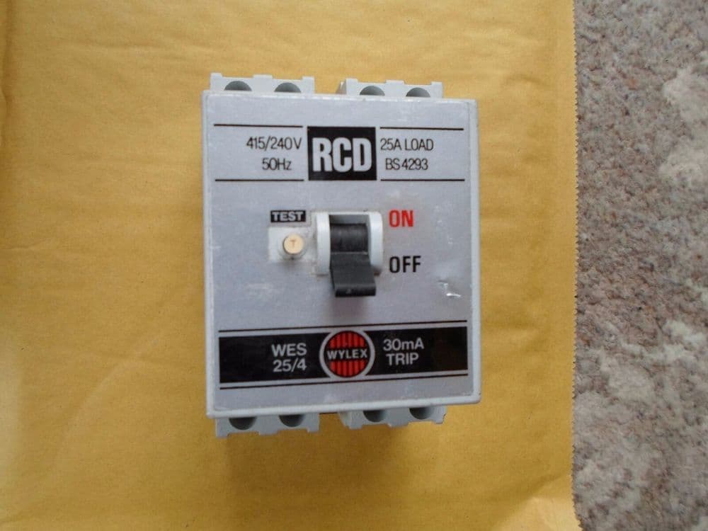 WYLEX 25 AMP 30mA WES25/4 BS4293 RCD CIRCUIT BREAKER