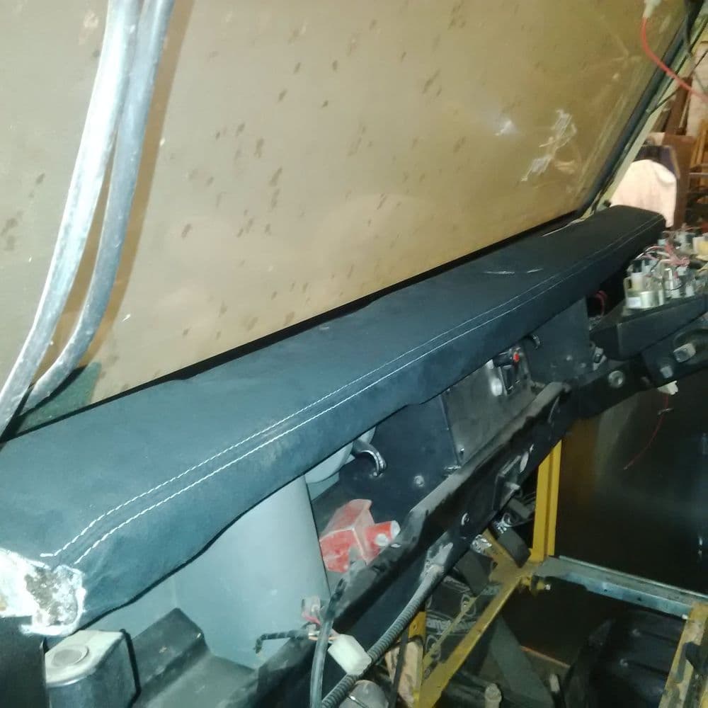 Black Alcantara Dash Recover Trim