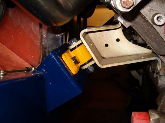 Captive Engine Mount Kit V8