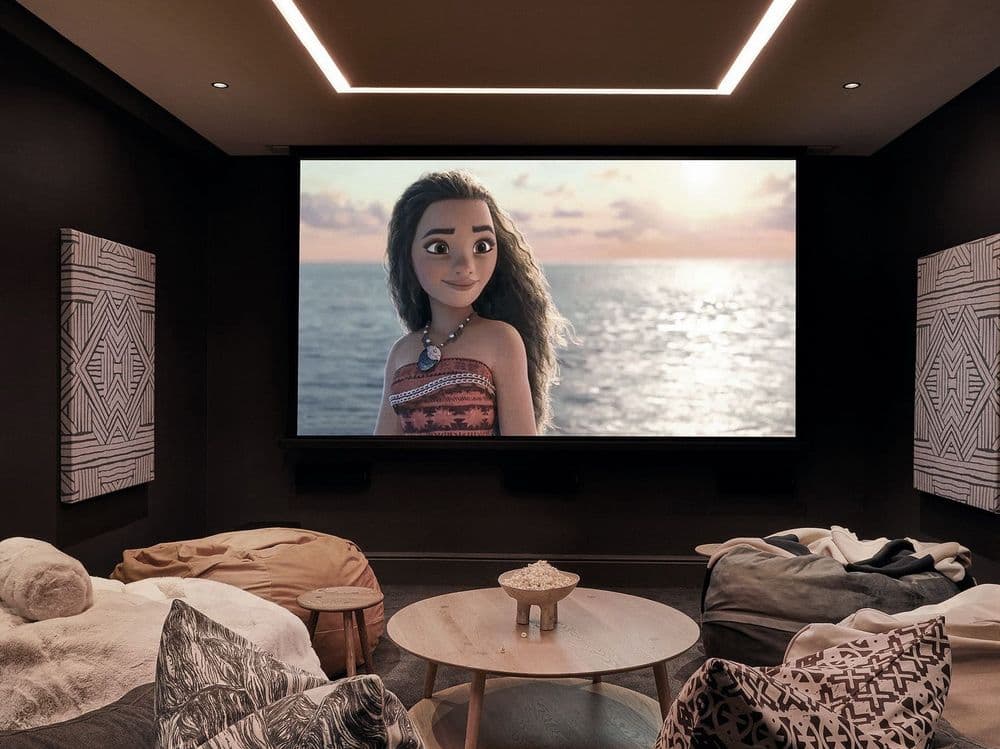 SMALL CINEMA ROOM 5 2 2