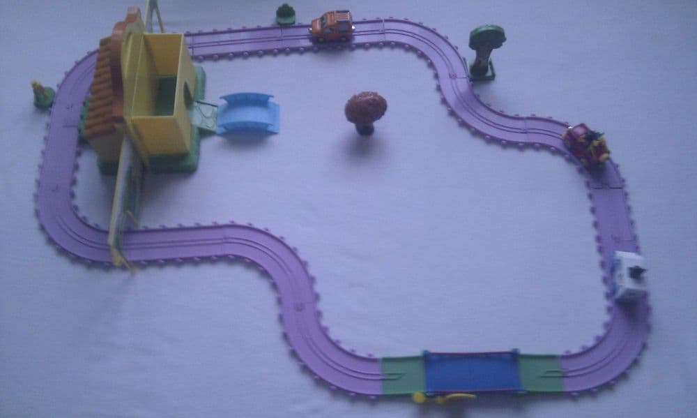 Adorable Talking Dora the Explorer Playset & Diecast Dora Cars