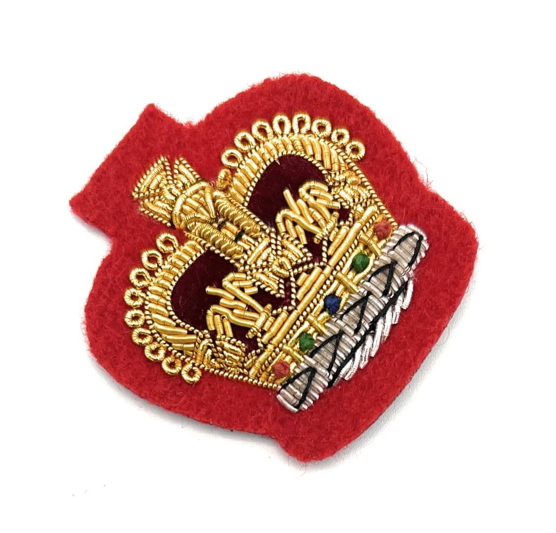 Badge crown Gold on Red size 1 1/2'' R340