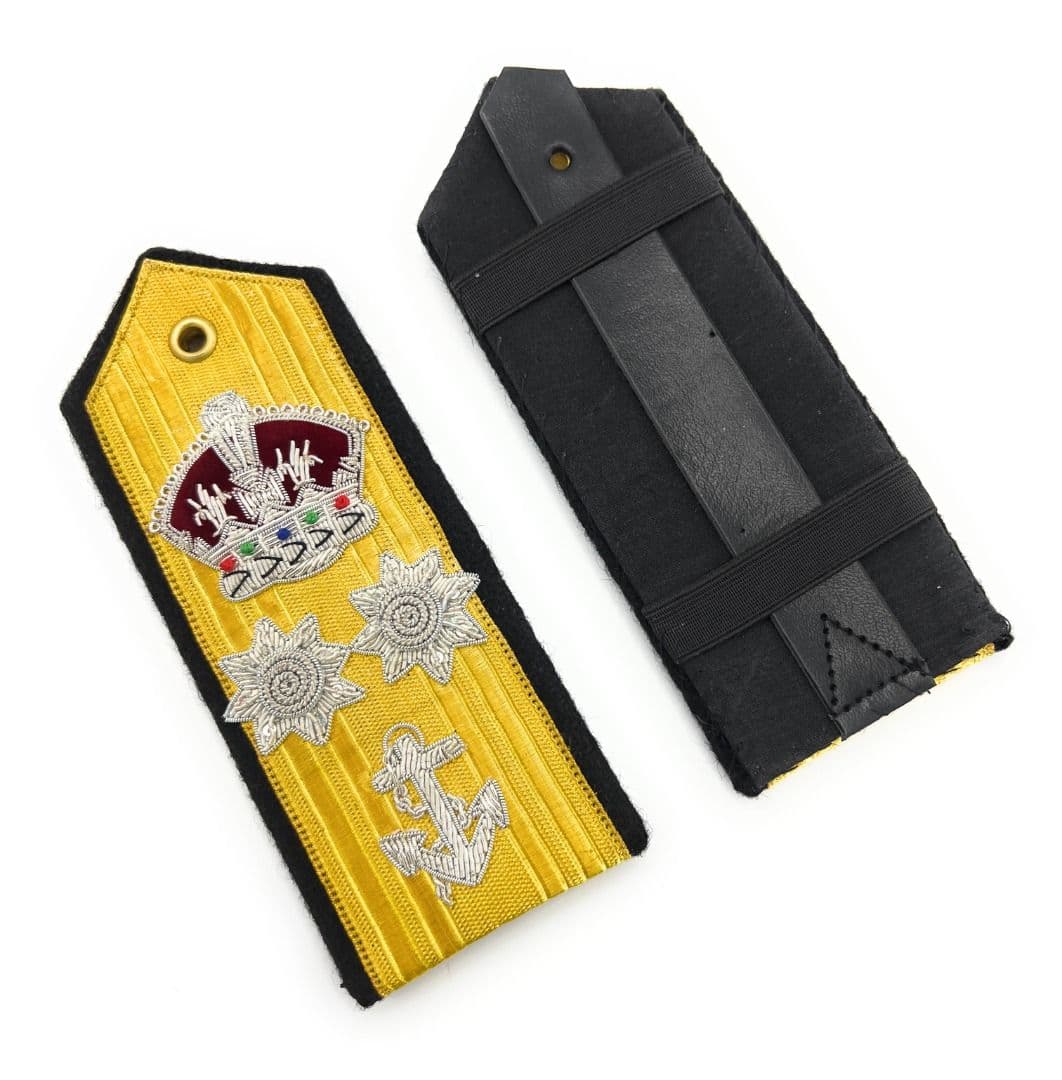 Epaulettes Shoulder Boards Press Stud Strap Back Commodore 1st class R1427