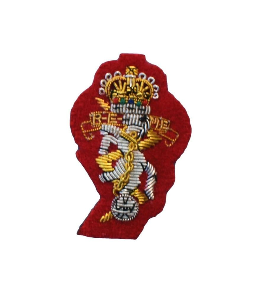 REME Royal Electrical Mechanical Engineers Officers Beret Badge On Red