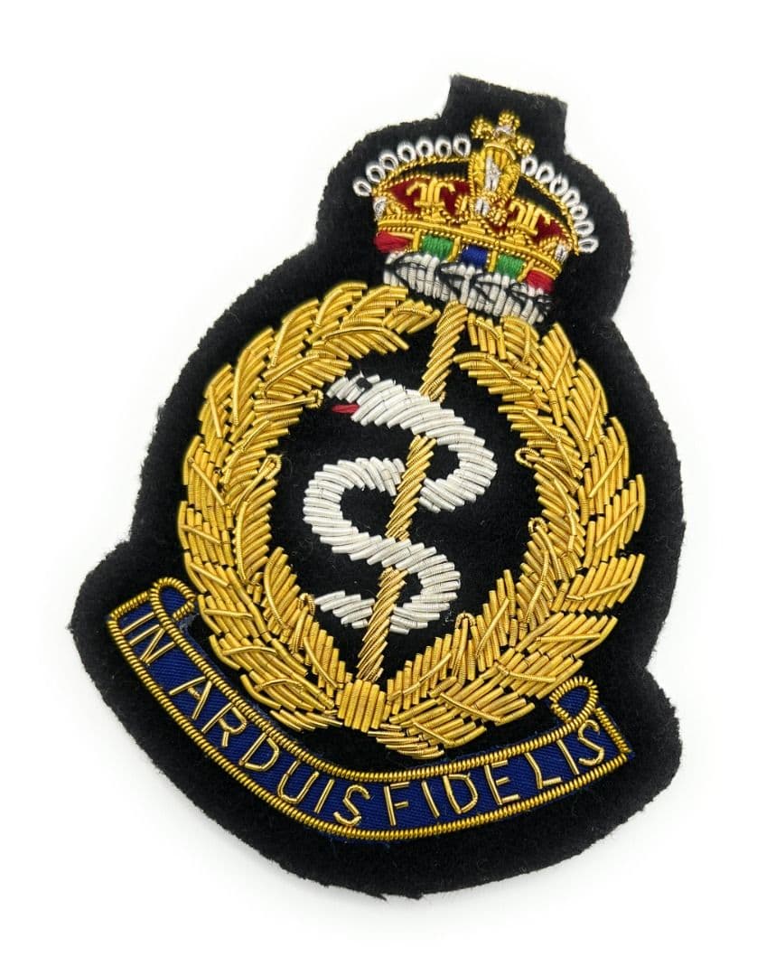 Royal Army Medical Corps RAMC Blazer Badge Kings CrownR2646
