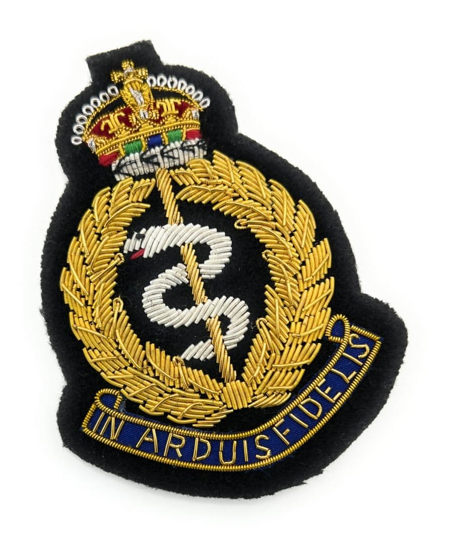Royal Army Medical Corps RAMC Blazer Badge Kings CrownR2646