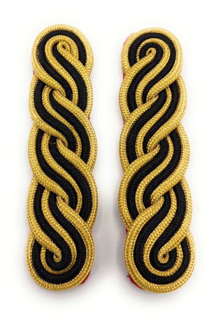 Shoulder boards for Duke of Lancs Red Backing R2876