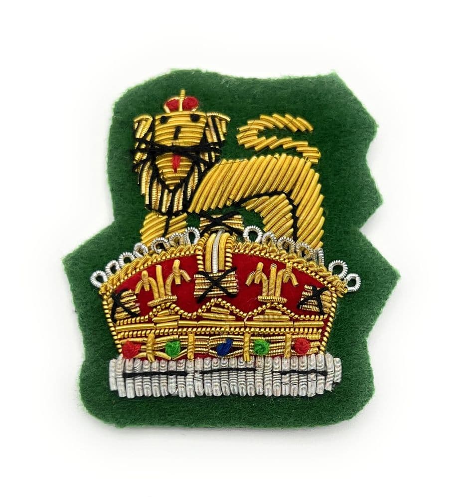 Staff Officer Cap Badge Kings Crown on Green R2833