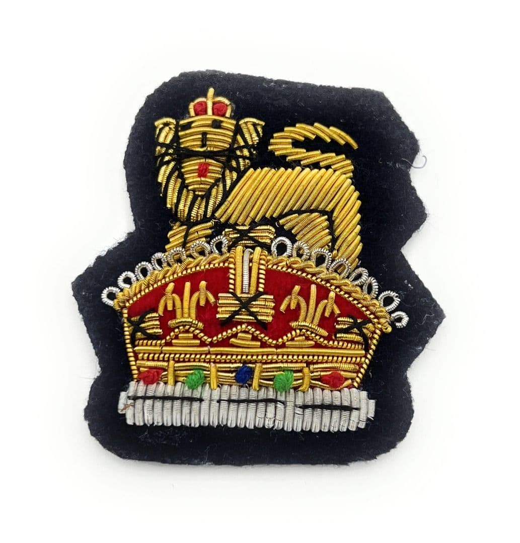 Staff Officer Cap Badge Kings Crown on Navy Blue R2835