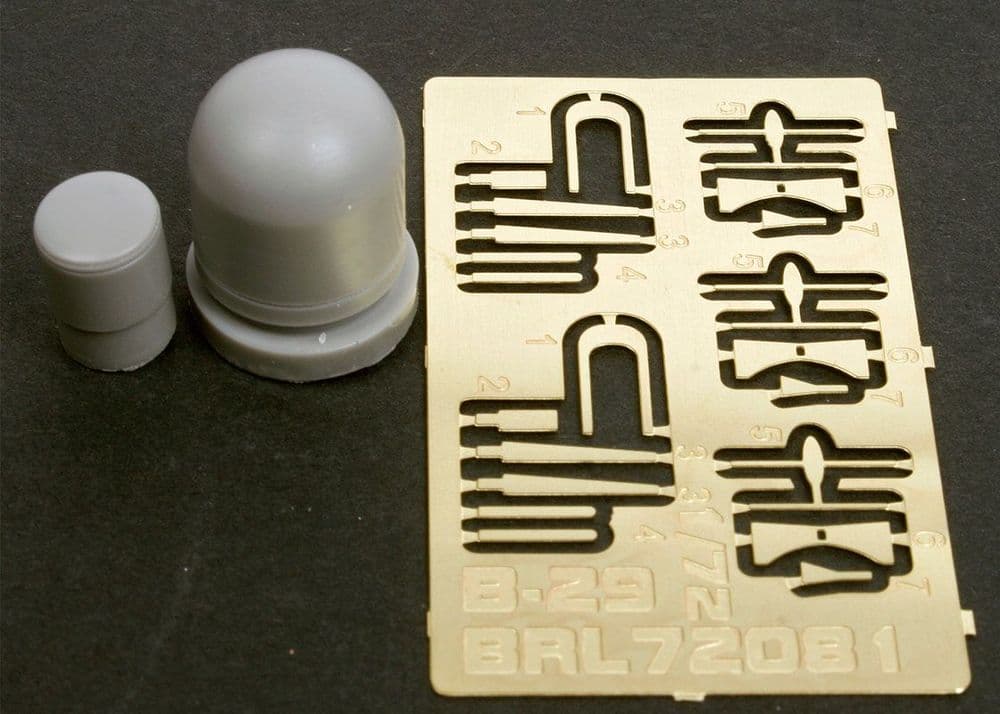 Boeing B-29 antennas and AN/APQ-13 radar