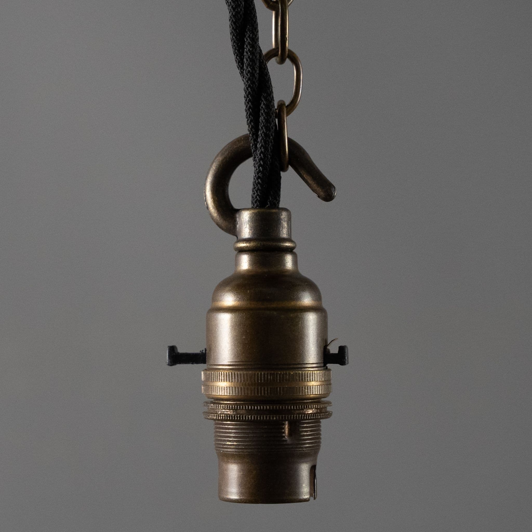 Hooked B22 Socket - Switched - Old English