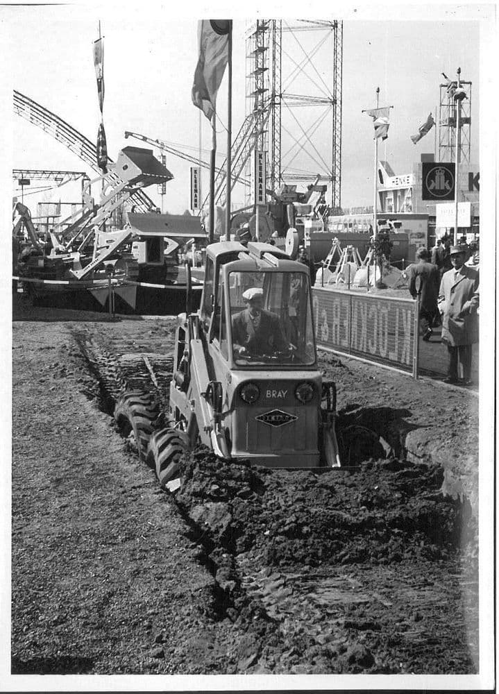 BRAY 450T WHEEL LOADER WITH DEUTZ ENGINE PHOTO -PL9 - BLACK & WHITE ...