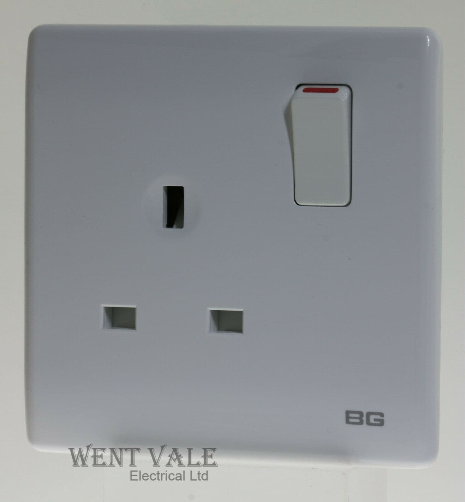 BG Neo Slimline Screwless - PCWH21-01 - 13a 1g Single Pole Switched Socket