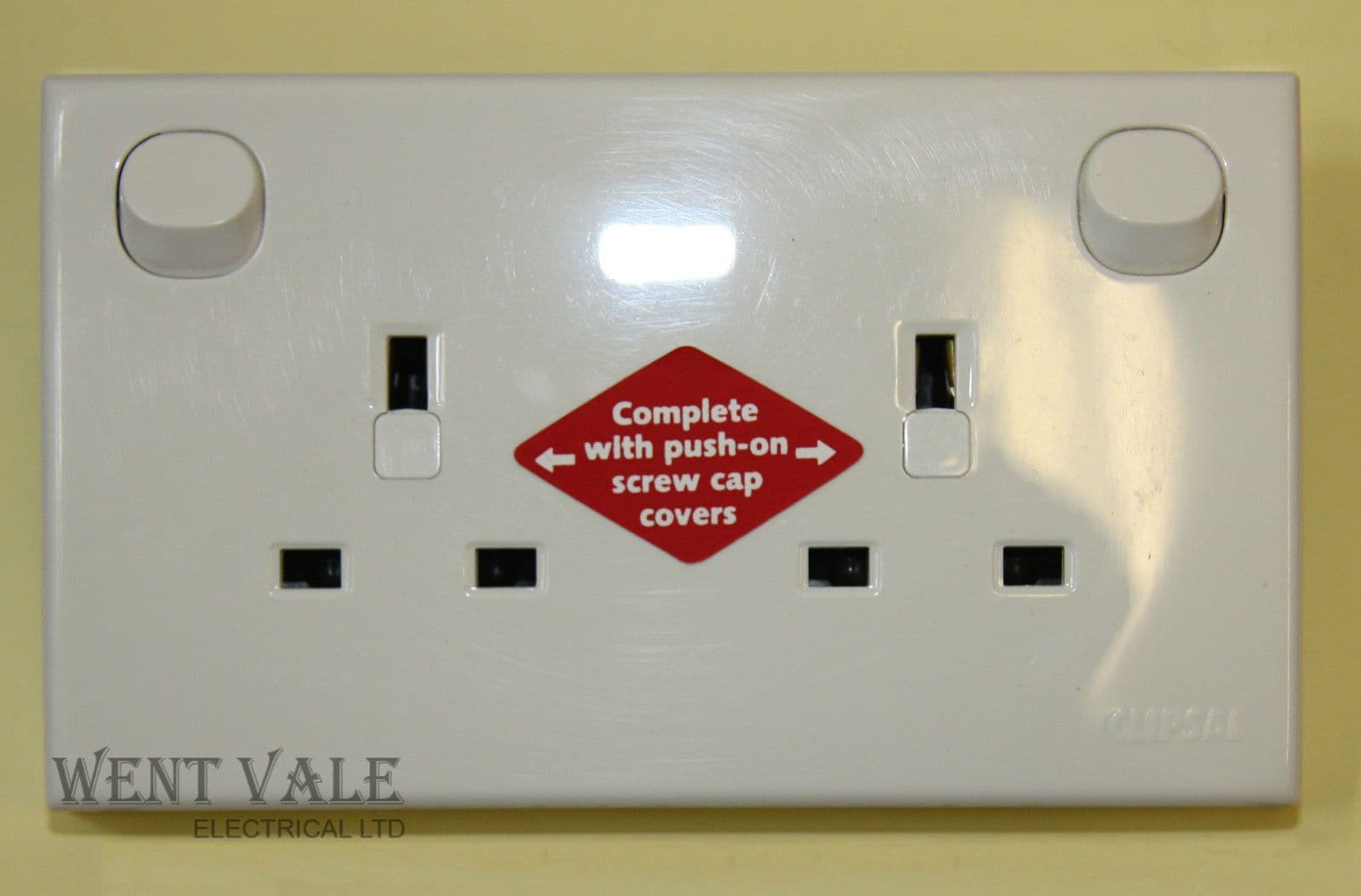 Clipsal E251WE - White Moulded Single to Twin Converta Socket Un-used