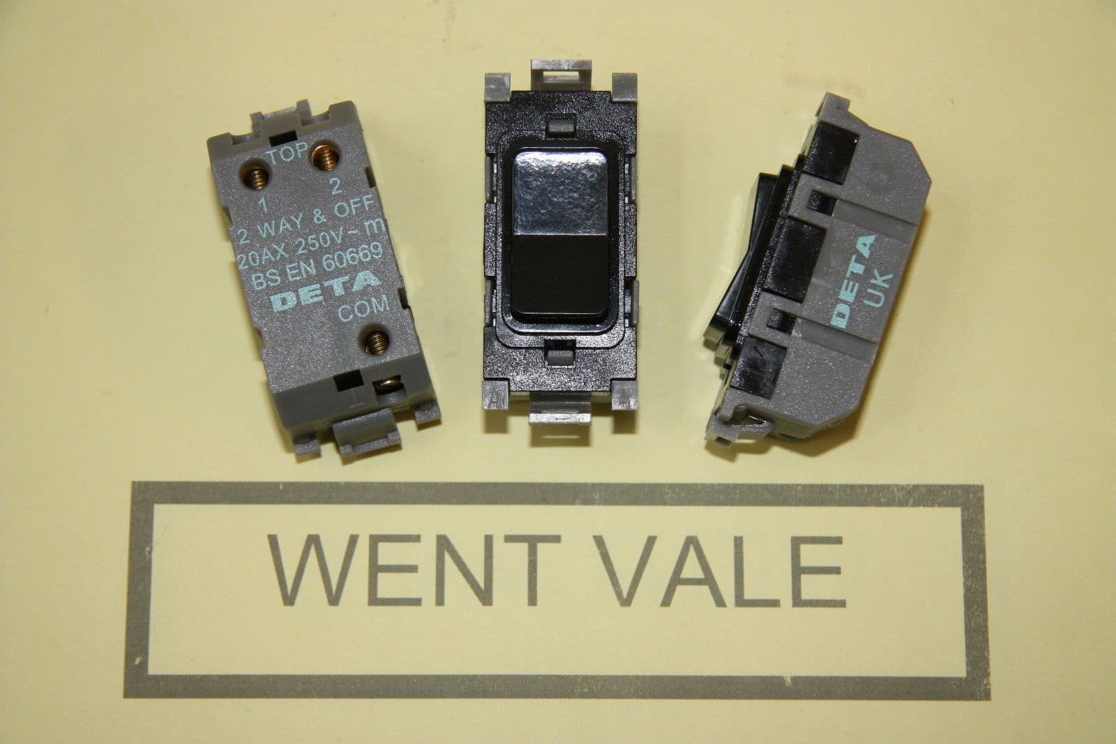 Deta Gridswitch - G3516BK - 20a Retractive Grid Switch Module 2 Way ...