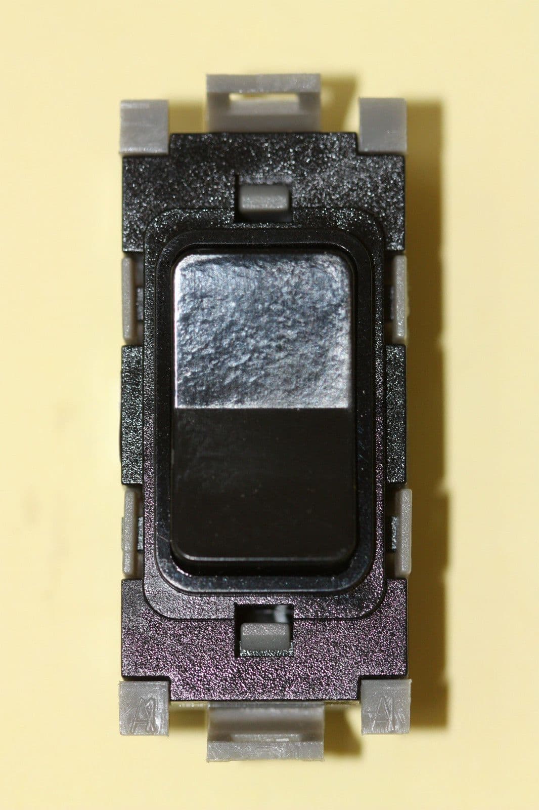 Deta Gridswitch - G3516BK - 20a Retractive Grid Switch Module 2 Way ...