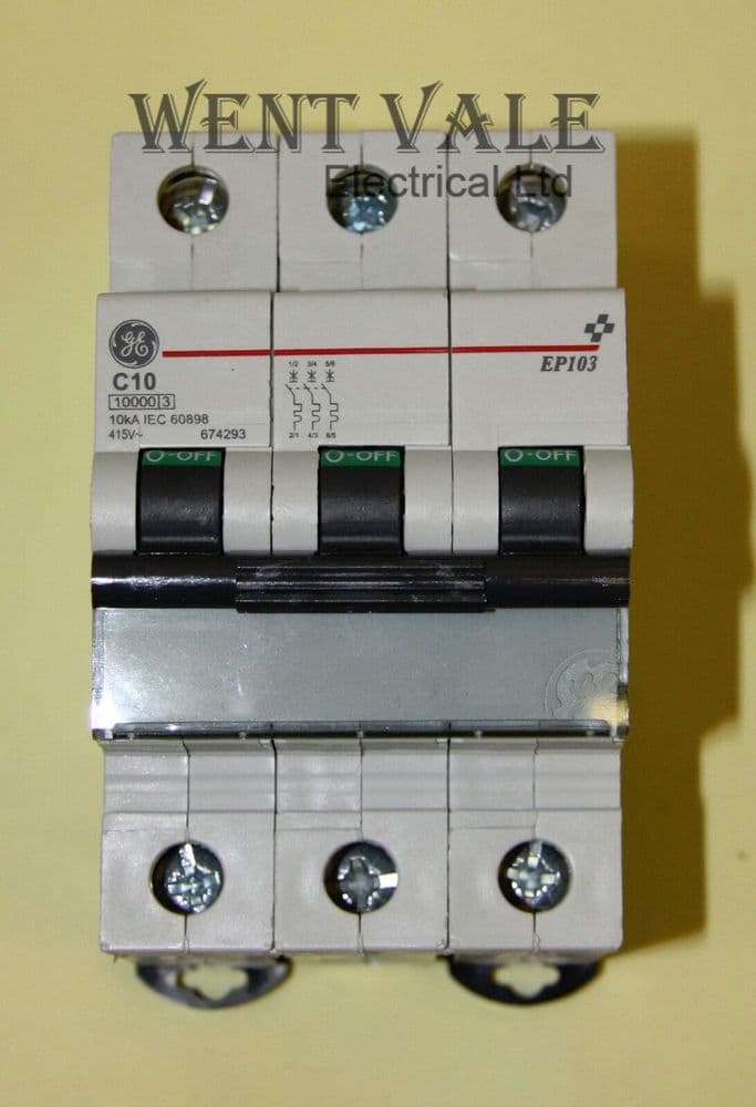GE Elfa Plus - EP103/C10 - 674293 - 10a Type C Triple Pole MCB Used