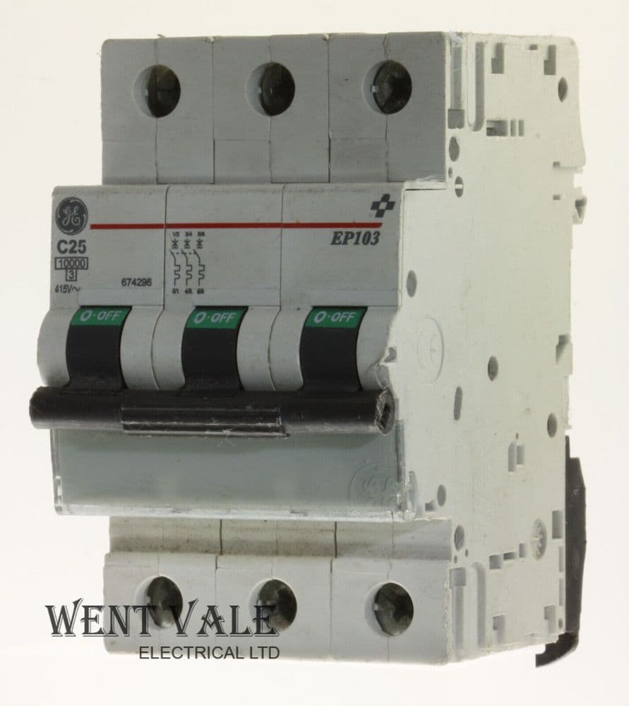 GE Elfa Plus - EP103C25-674296 - 25a Type C Triple Pole MCB Used