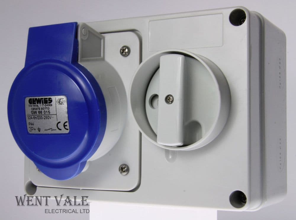 Gewiss GW66015 - 32a 200-250v Horizontal Interlocked Switched Socket NIB