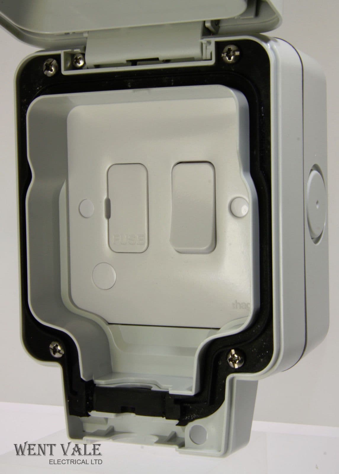 Hager Sollysta IP66 Range - WXPSSU83FO - Outdoor 13a Surface Switched ...