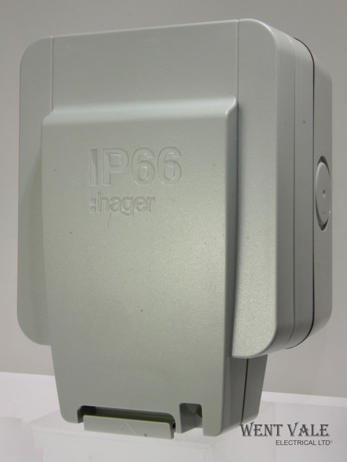 Hager Sollysta IP66 Range - WXPSSU83FO - Outdoor 13a Surface Switched ...