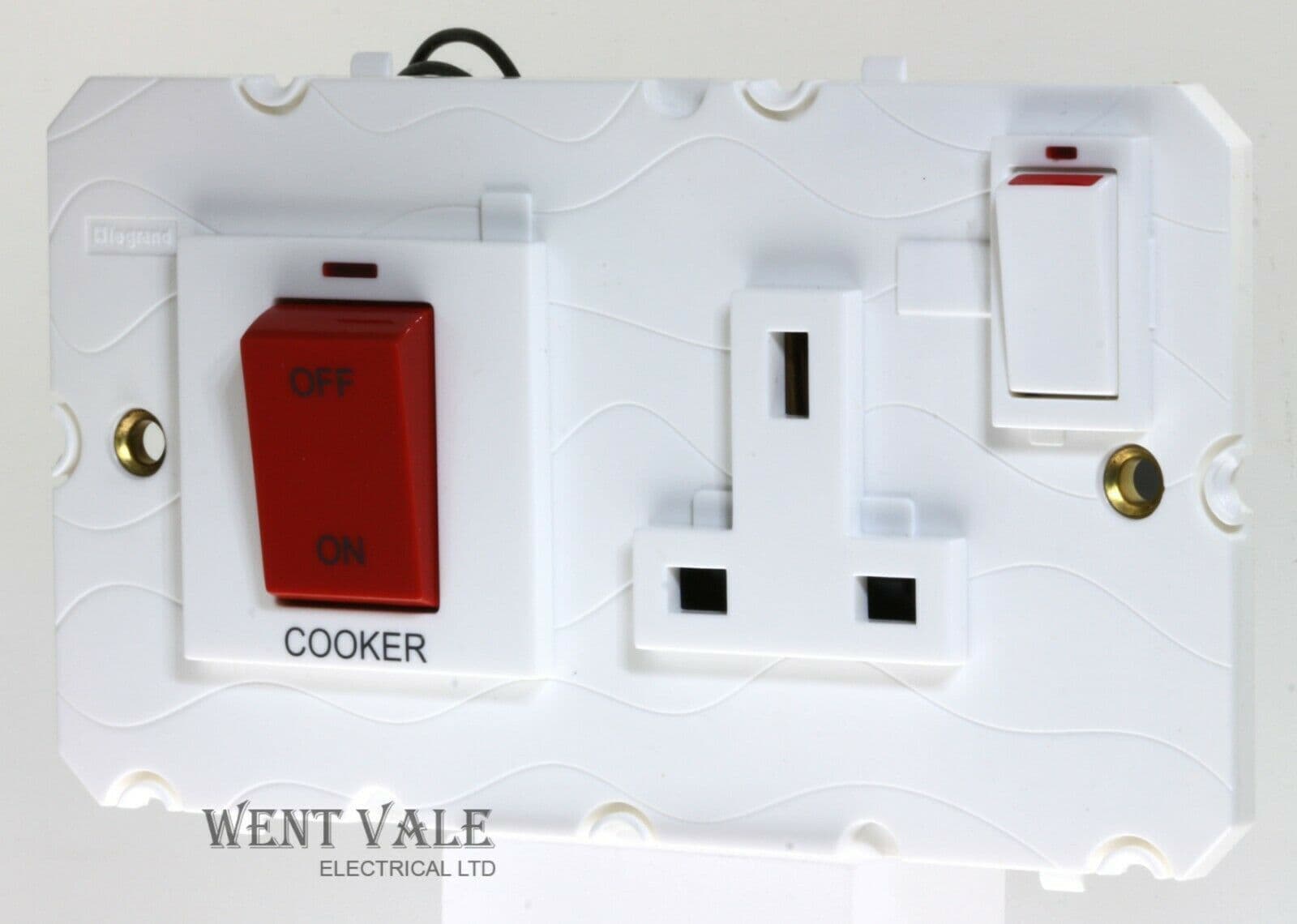 Legrand Arteor - 5720 88 - 45a Double Pole Cooker Switch and Socket ...