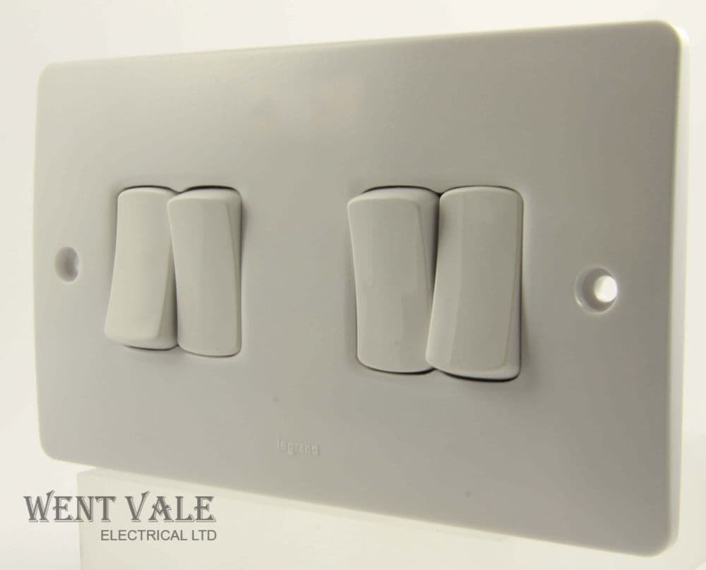 Legrand Synergy - 7300 04 - 10a 4 Gang 2 Way Plateswitch New