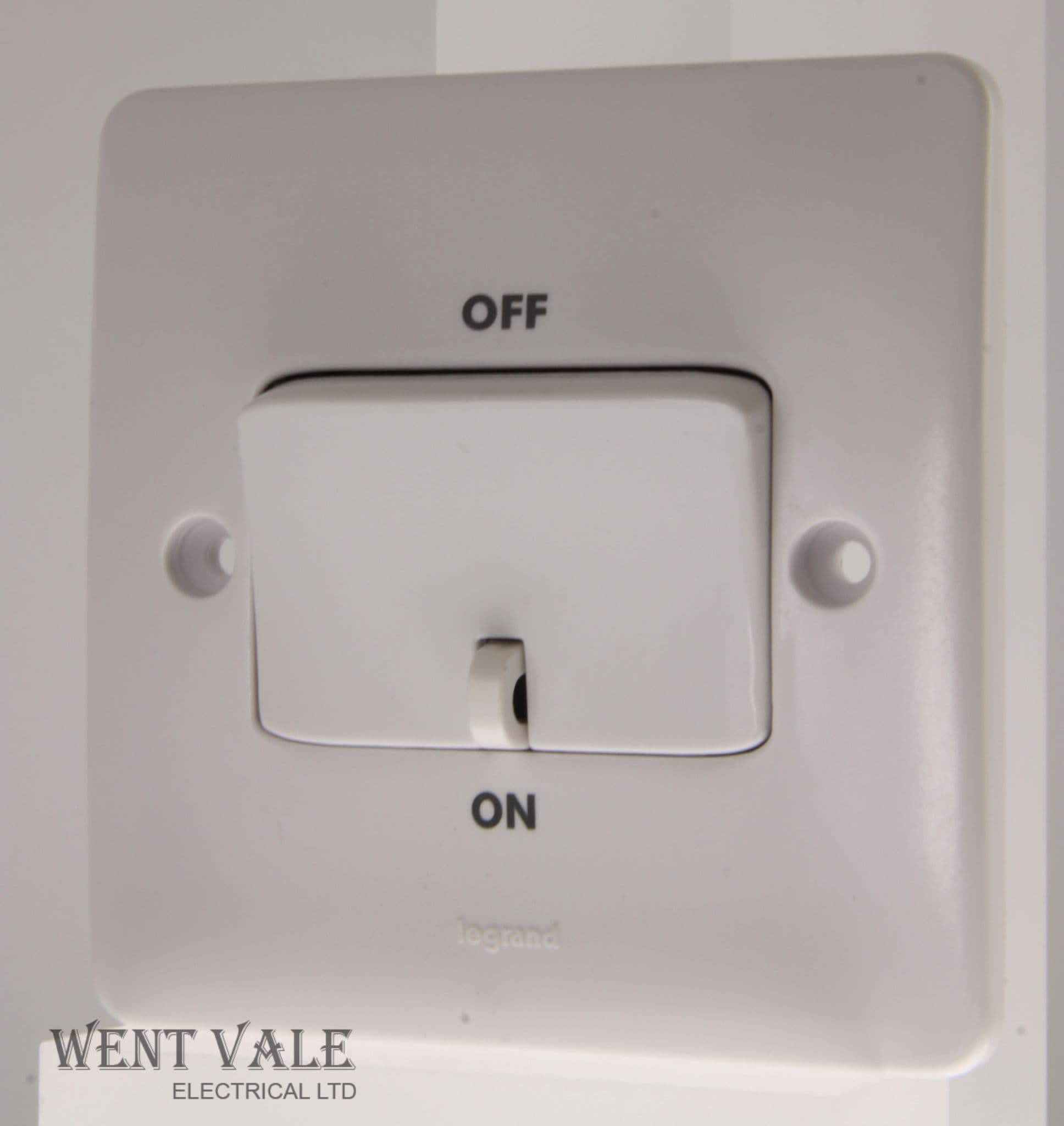 Legrand Synergy - 7300 09 - 10a Three Pole Fan Isolator Switch New