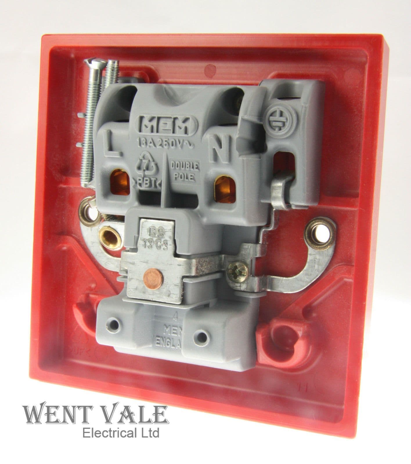 MEM Intra - M521RED - 13a Single D/Pole Switched Socket In Red New