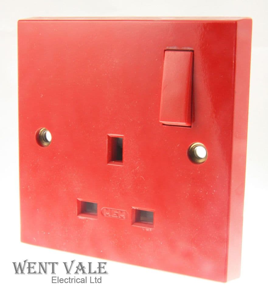 MEM Intra - M521RED - 13a Single D/Pole Switched Socket In Red New