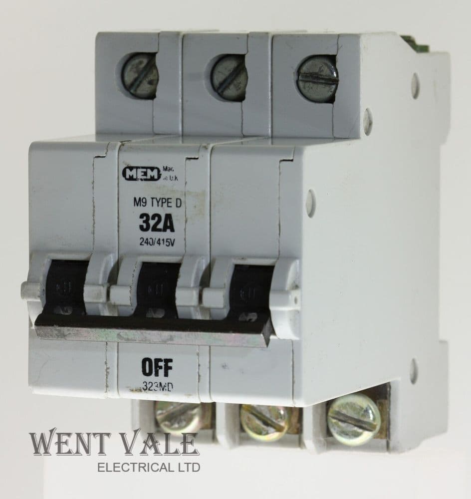 MEM Memshield 1 - 323MD - 32a Type D Triple Pole MCB Used
