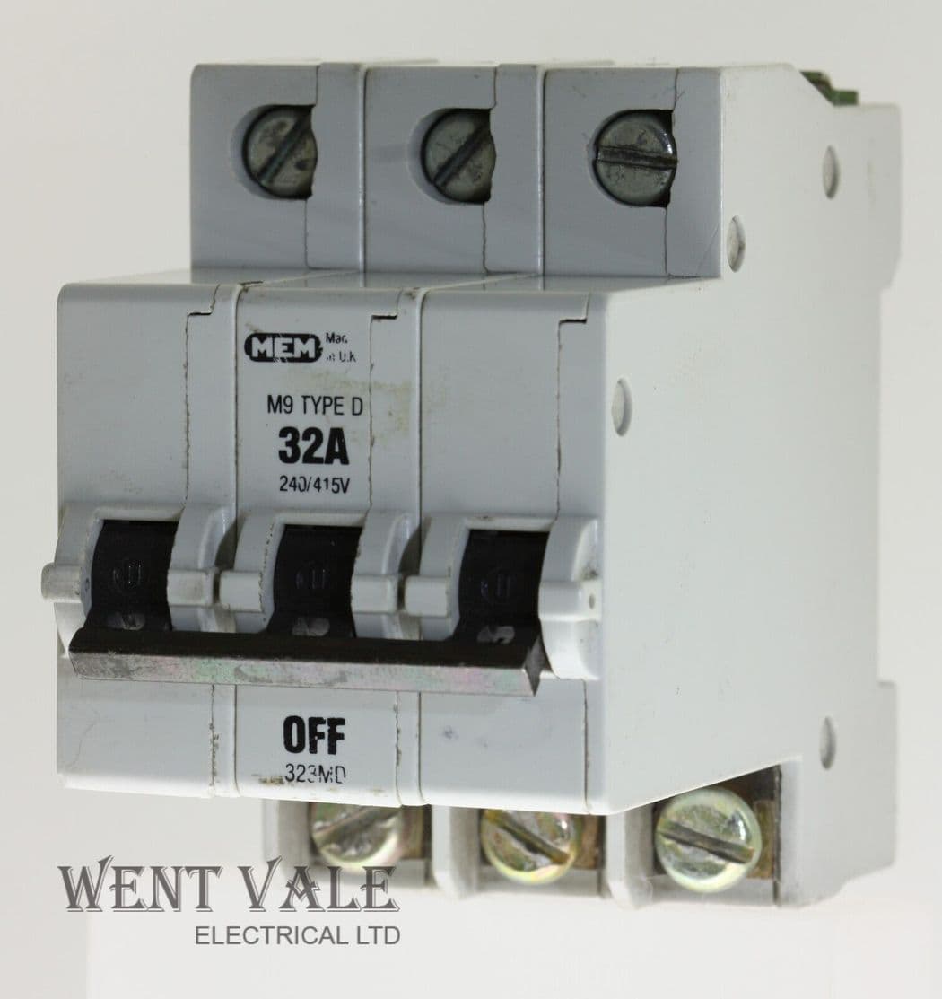 MEM Memshield 1 - 323MD - 32a Type D Triple Pole MCB Used