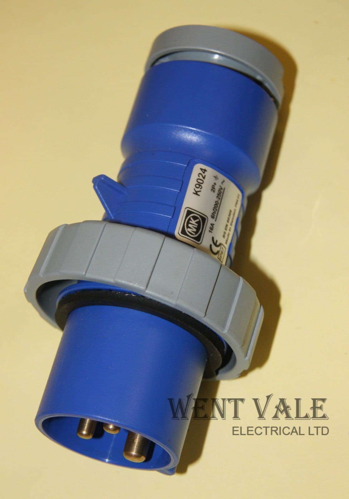 MK Commando - K9024 BLU - 16 Amp 2 PIN E 200-240v Watertight IP67 Plug New