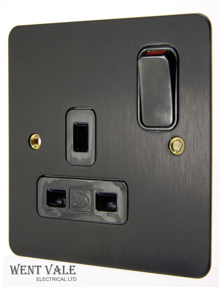 MK Edge - K14357 BLA B - 13a 1g Switched Dual Earth Socket New in Box