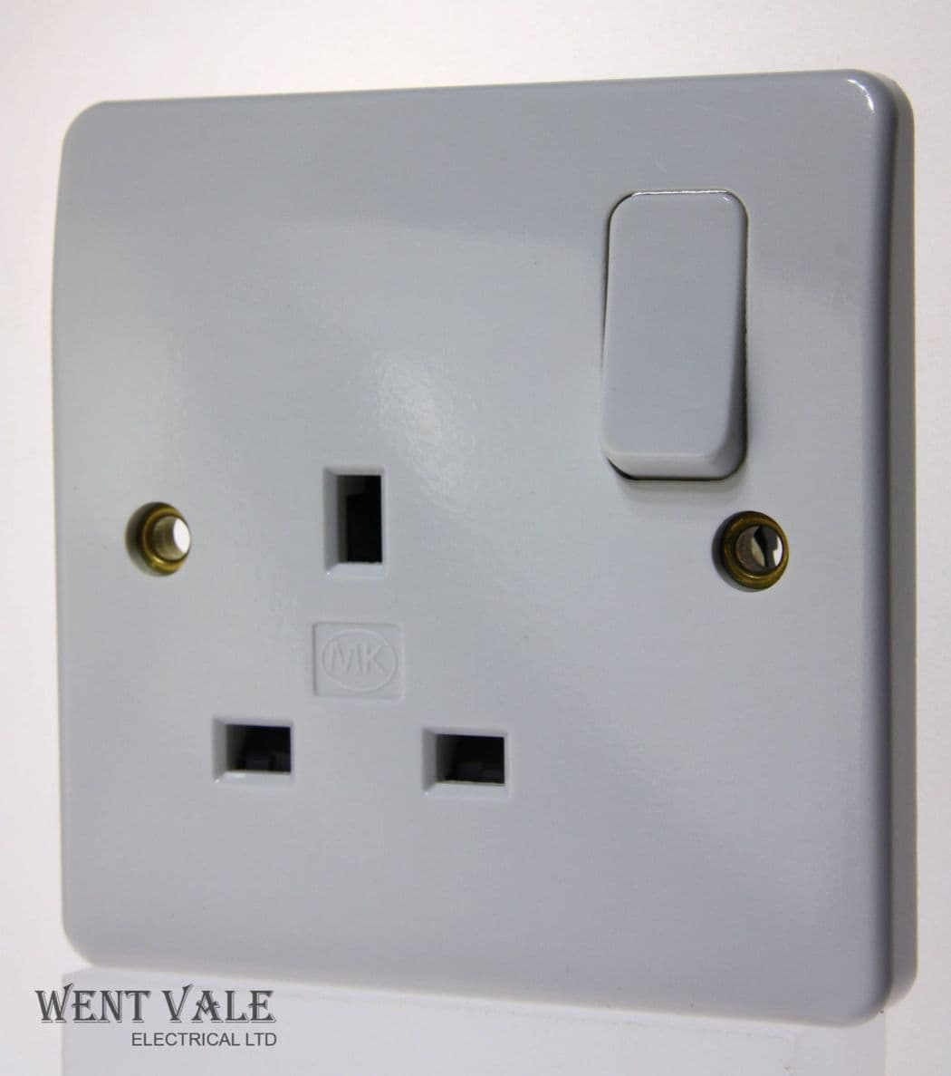 MK Logic Plus - K2757 WHI - Single Double Pole Switched Socket New