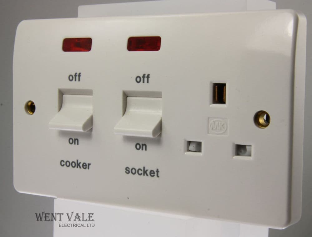 MK Logic Plus - K5061 WHI - 45a Double Pole Cooker Control & 13A Socket ...
