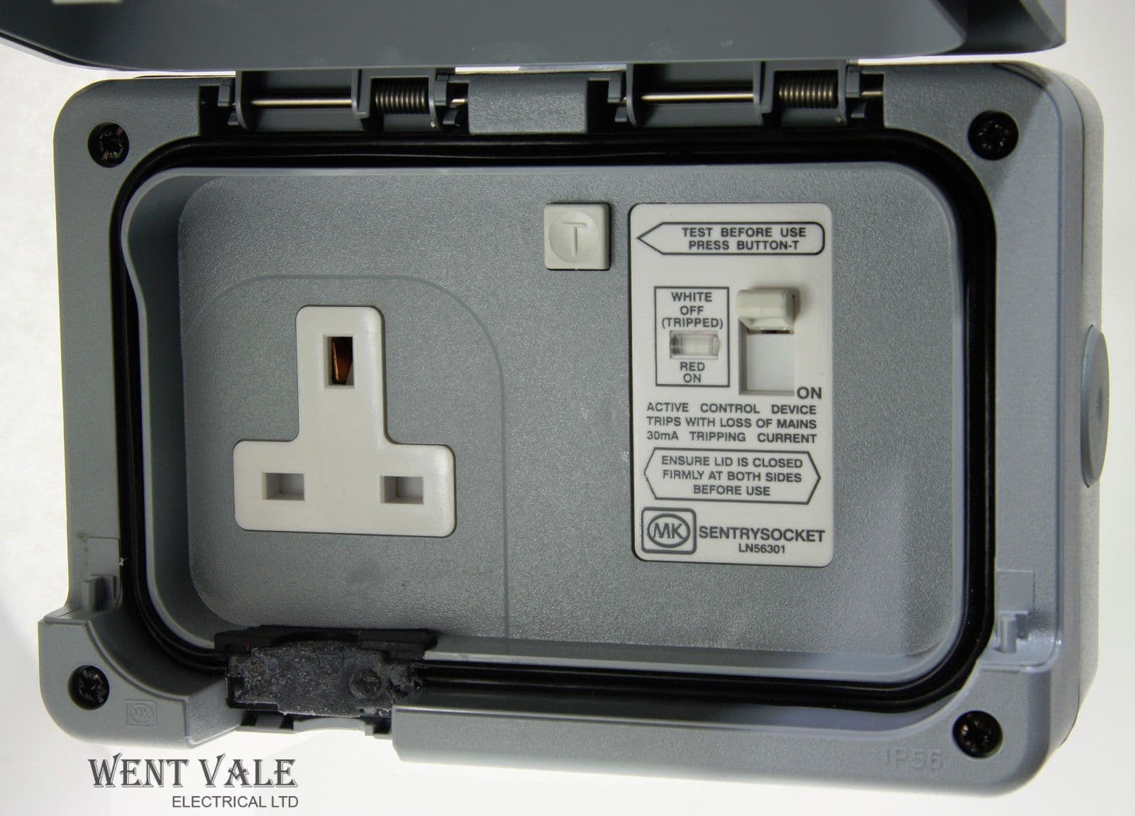 MK Masterseal - 56301 GRY - 1g 30mA Active IP56 Rated Sentry RCD Socket New