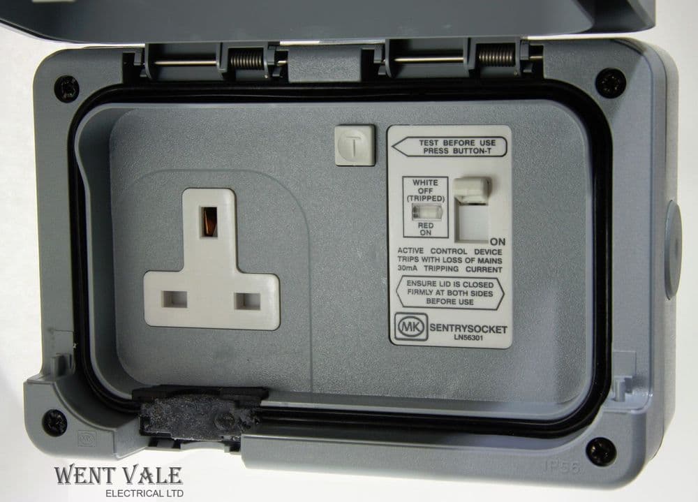 MK Masterseal - 56301 GRY - 1g 30mA Active IP56 Rated Sentry RCD Socket New