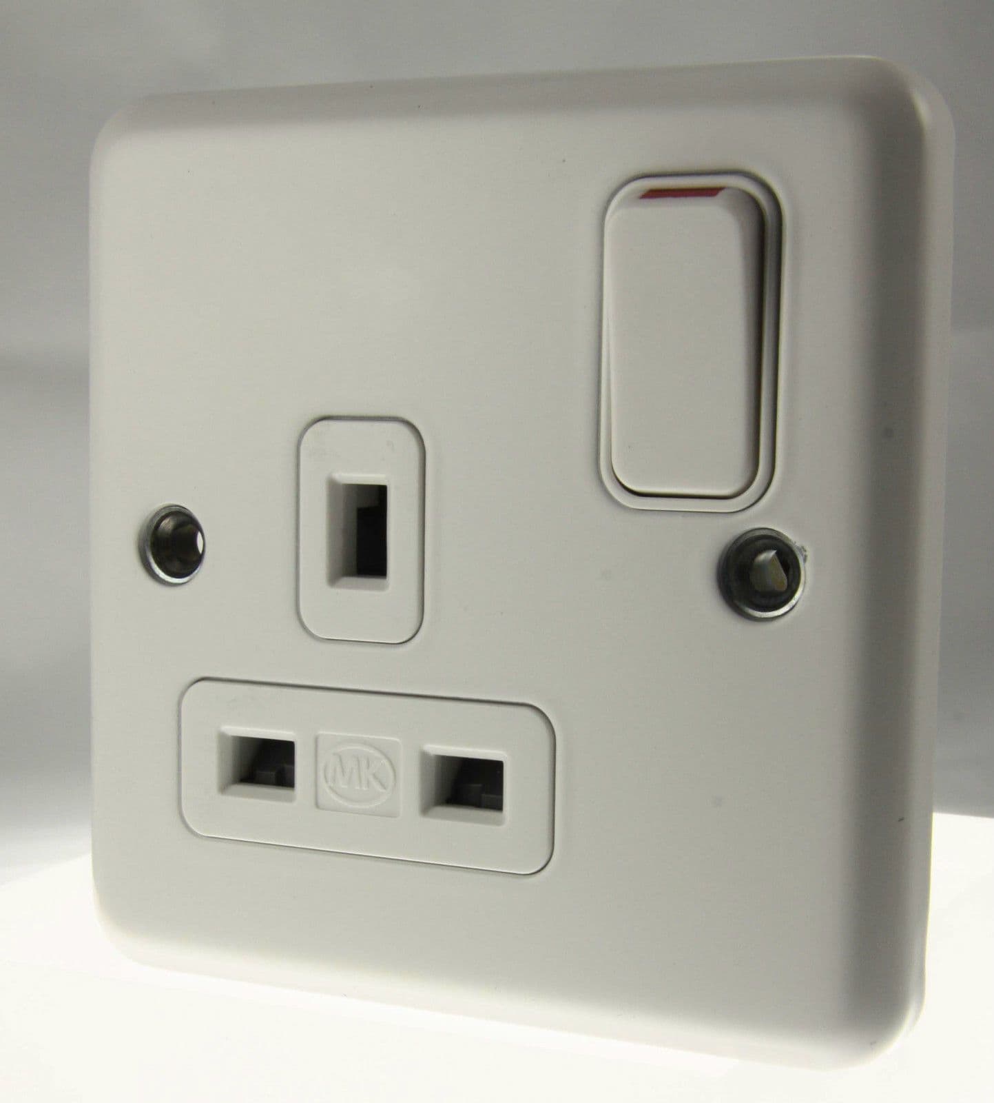MK Metalclad Plus - K3077 WHI - 13a Single Switched Socket Outlet New